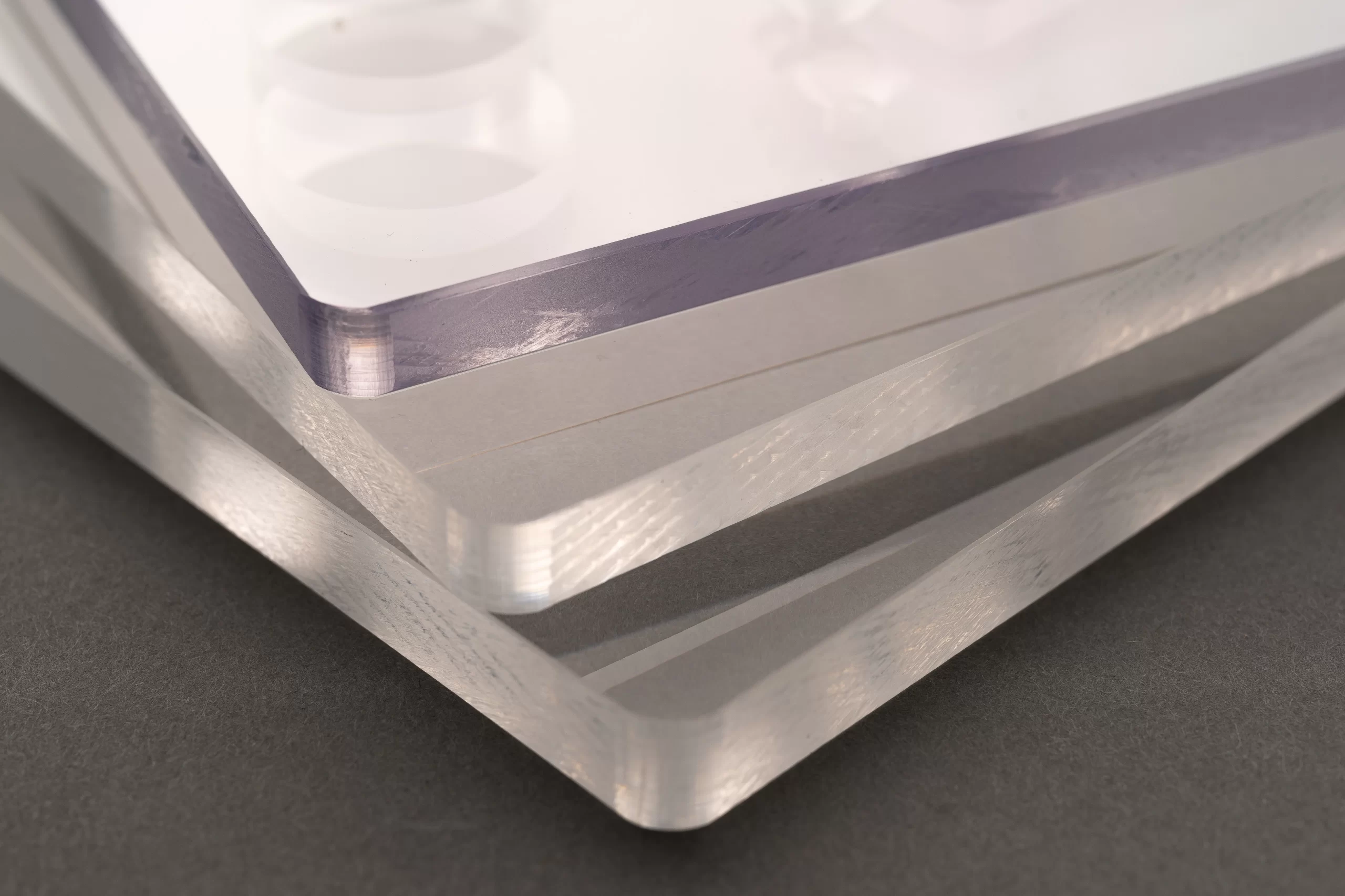 Transparent resin plates: how to choose the correct one |meviy blog